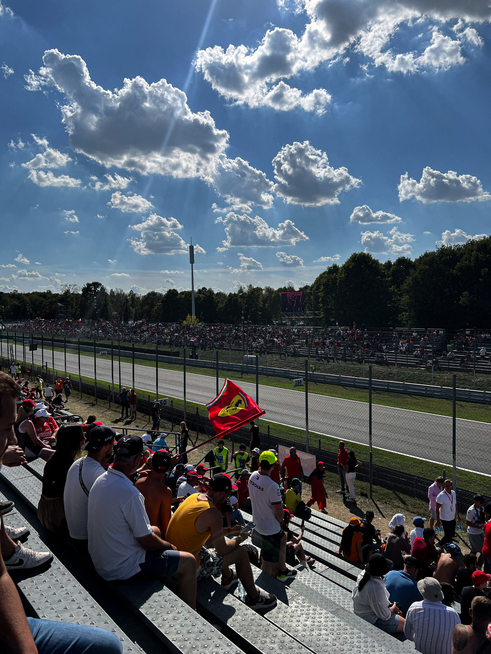 going to an F1 race - what you need to know - theflyingdress