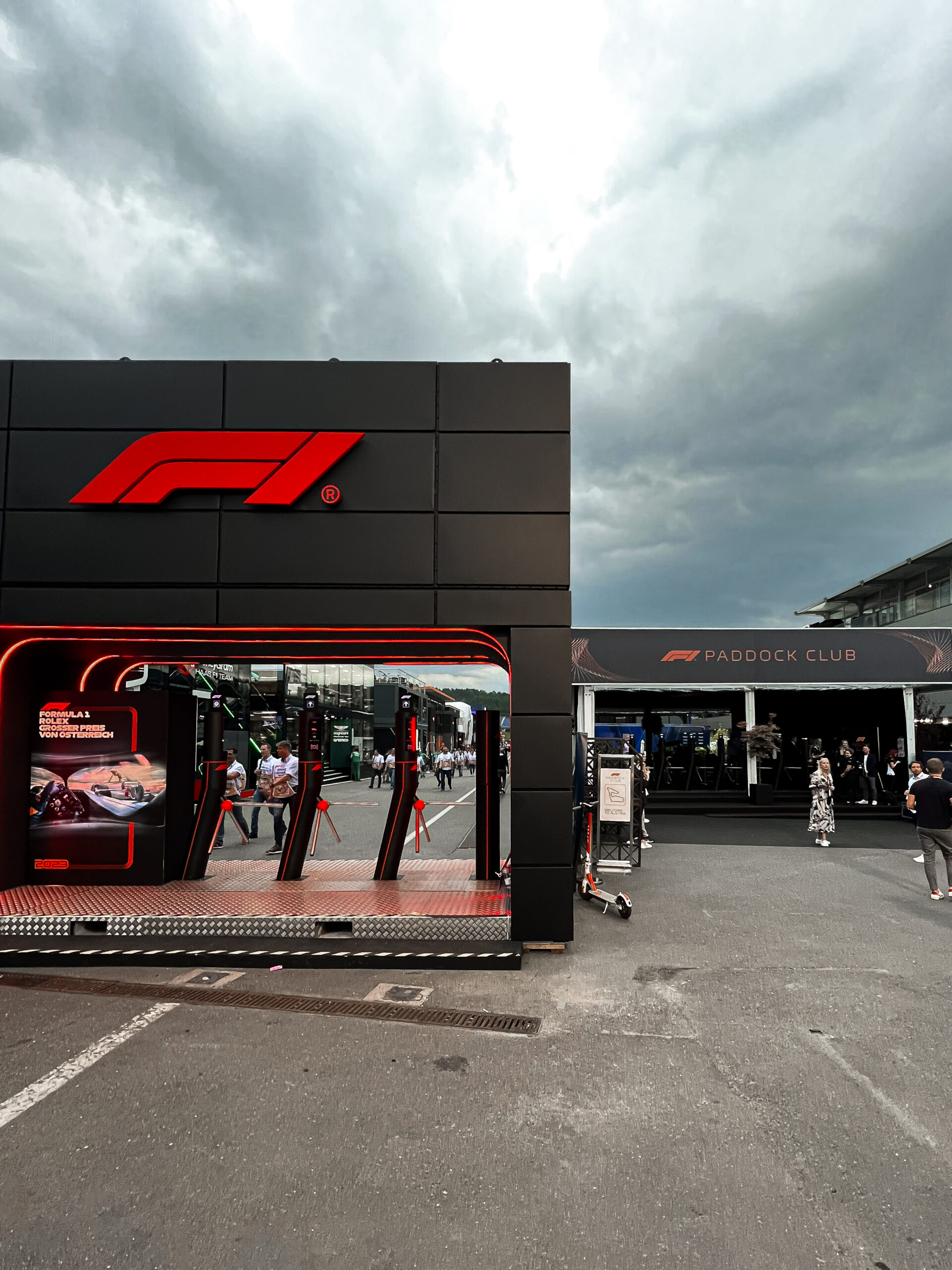 going to an F1 race - what you need to know - theflyingdress